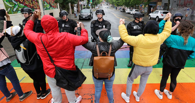 Seattle Police Forcibly Clear 'Lawless' Protest Zone | Positive ...