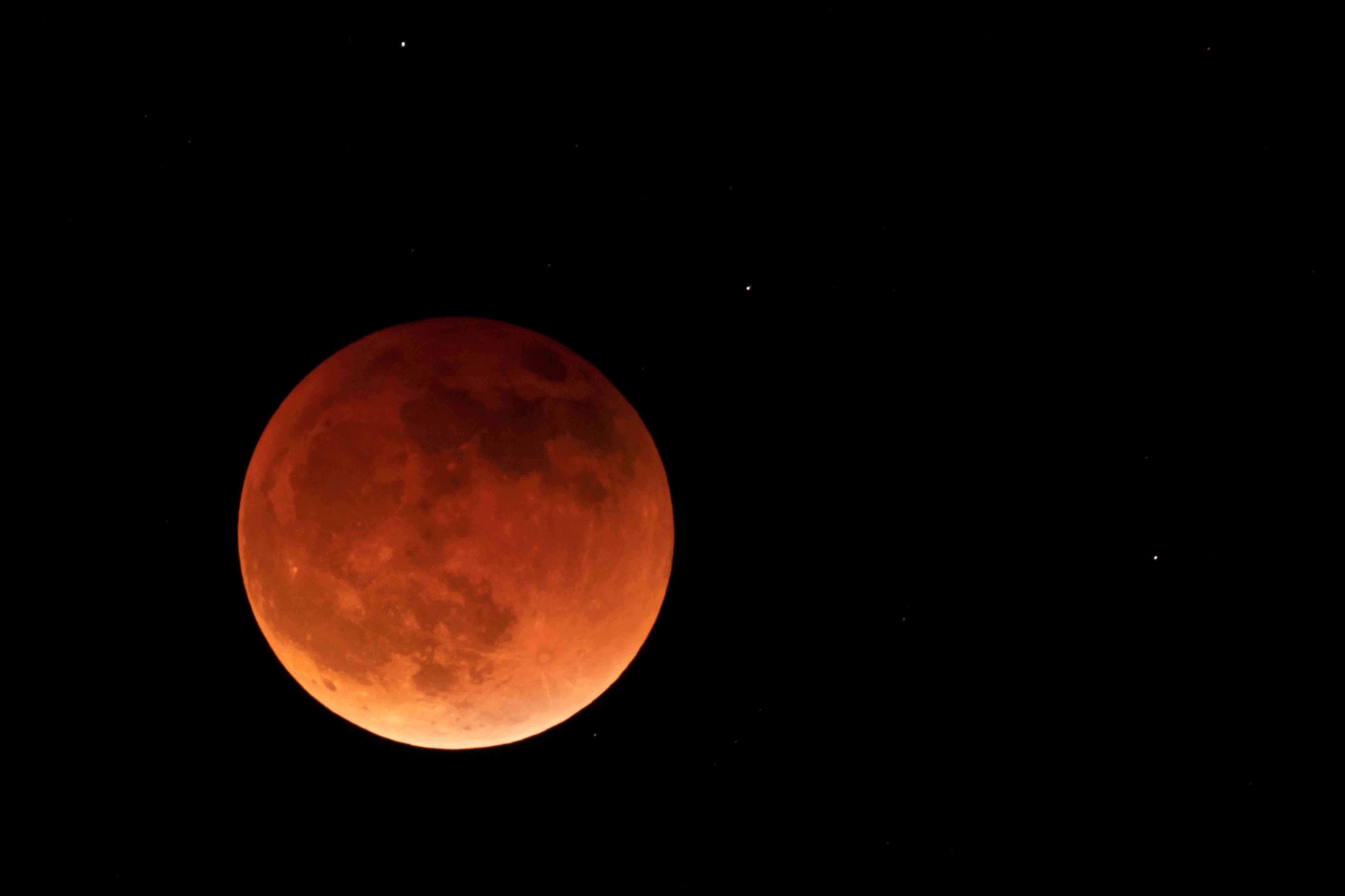 'Blood Moon' - One Last Total Lunar Eclipse Very Early Tuesday, Then 3 ...