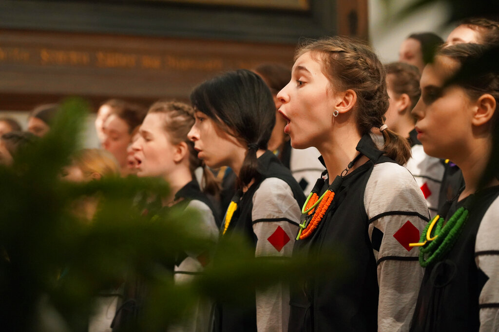 Ukrainian Youth Choir Sings Messages Of Freedom, Christmas | Positive ...