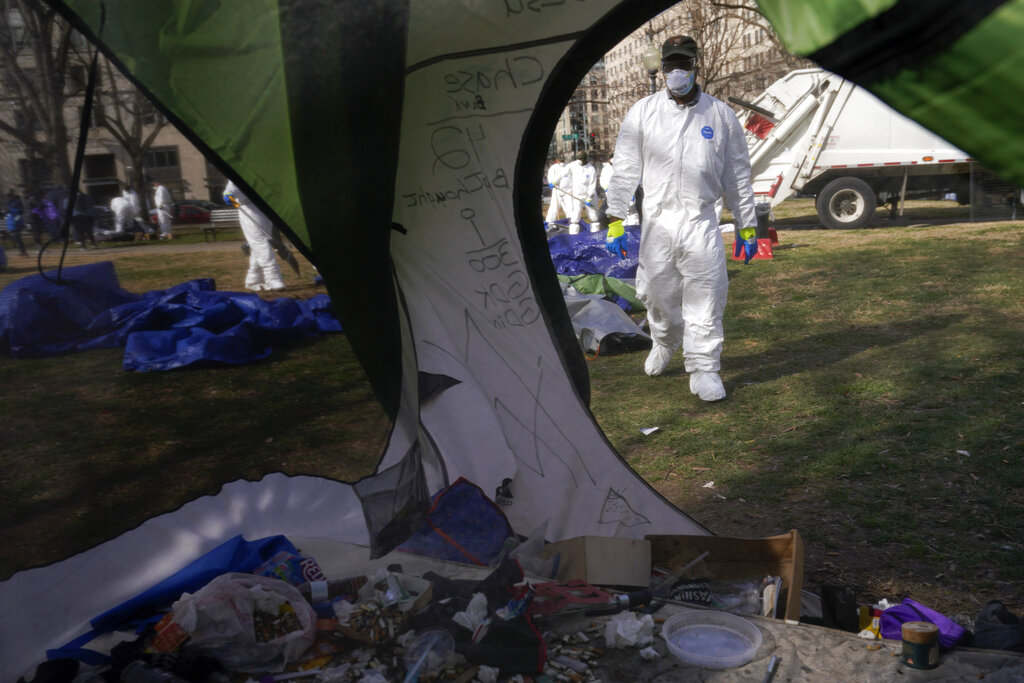 Shelters Rejected, Homeless Encampment Near White House Cleared ...
