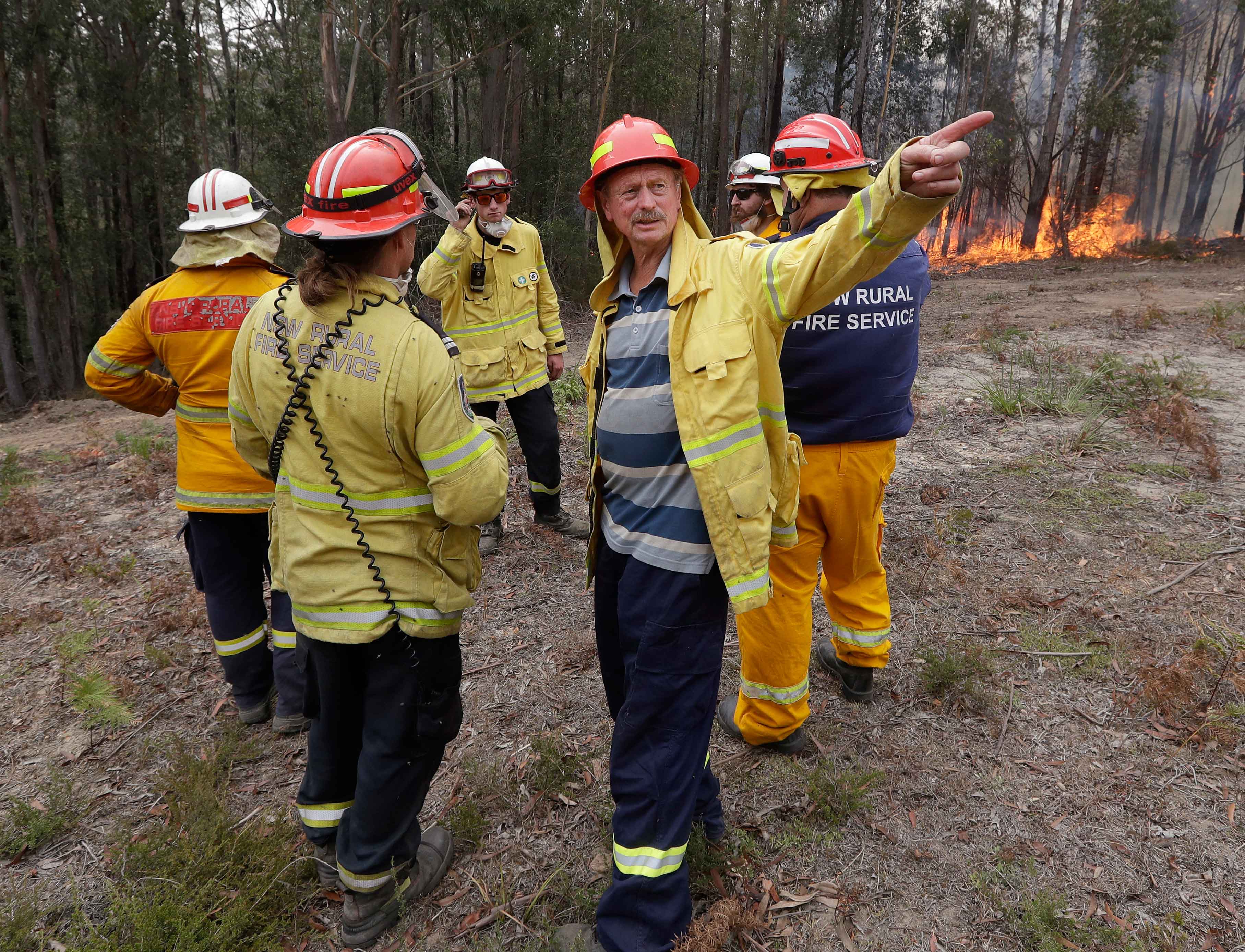 World's Largest Volunteer Force Fights Australia's Wildfires | Positive ...